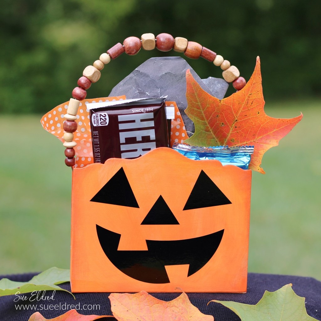 Make a Pumpkin Treat Box for your Favorite Trick or Treaters – Sue's ...