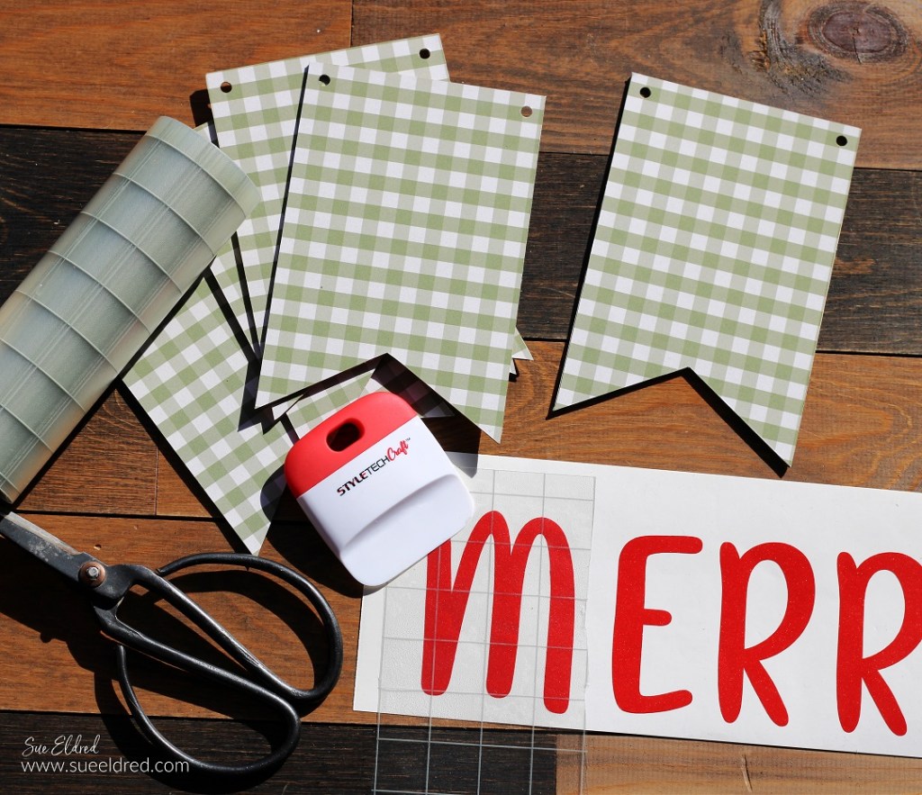 How to Create a “Merry” Holiday Banner – Sue's Creative Workshop
